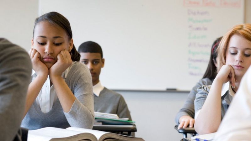 Girls 'get better GCSE results in all-girl schools' - BBC News