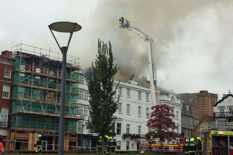 Exeter fire wrecks 'oldest hotel in England' - BBC News