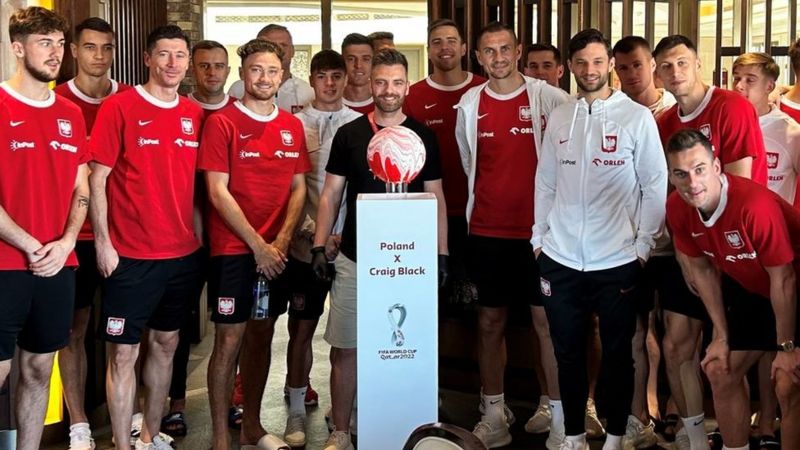 The former footballer scoring with his art - BBC News