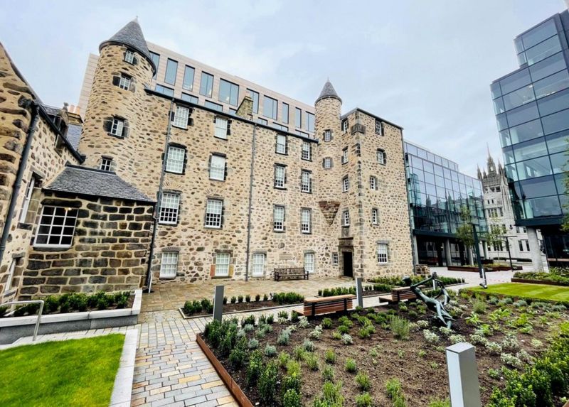 Provost Skene's House in Aberdeen reopens with 'hall of heroes' - BBC News