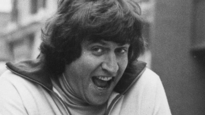 Ed 'Stewpot' Stewart, former BBC disc jockey, dies - BBC News