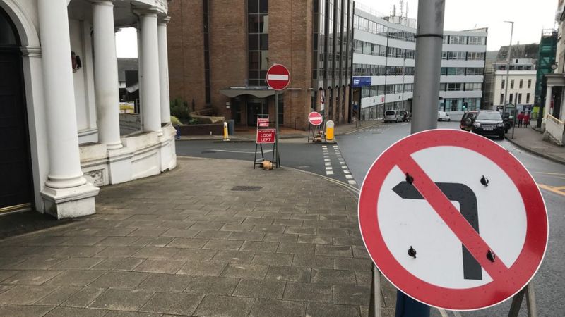 Douglas Roundel: Second oval roundabout opens on promenade - BBC News