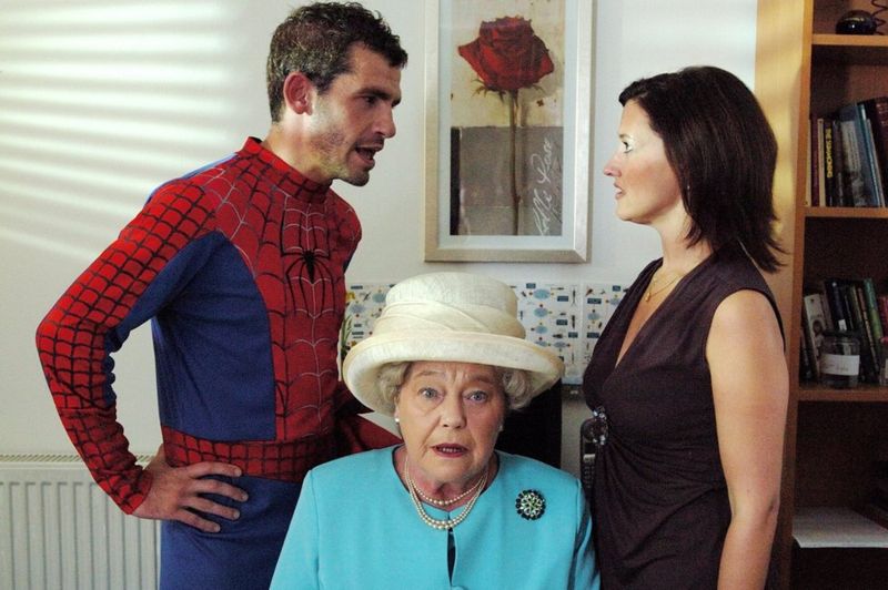 Actress Rosemary Leach dies after 'short illness' - BBC News