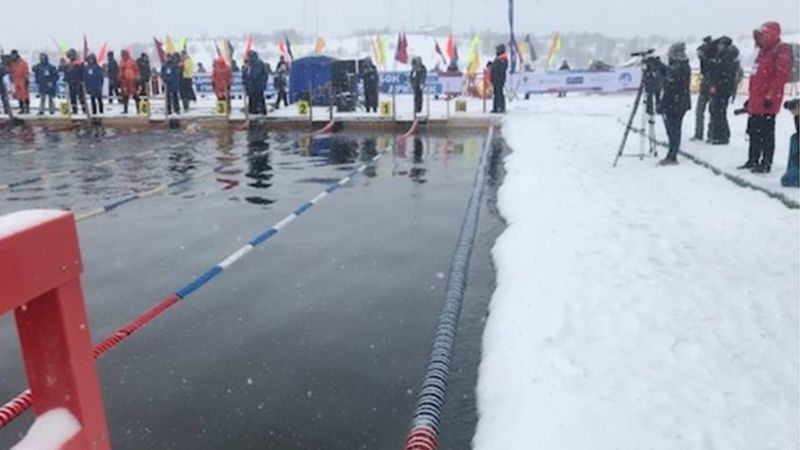 The ice swimmer champions tackling frozen lakes - BBC News