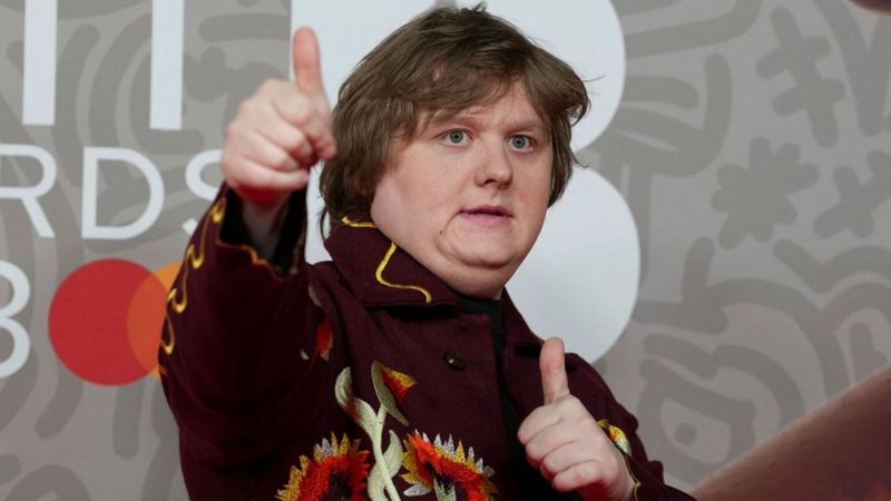 Lewis Capaldi music video tells Sands United's story - BBC News