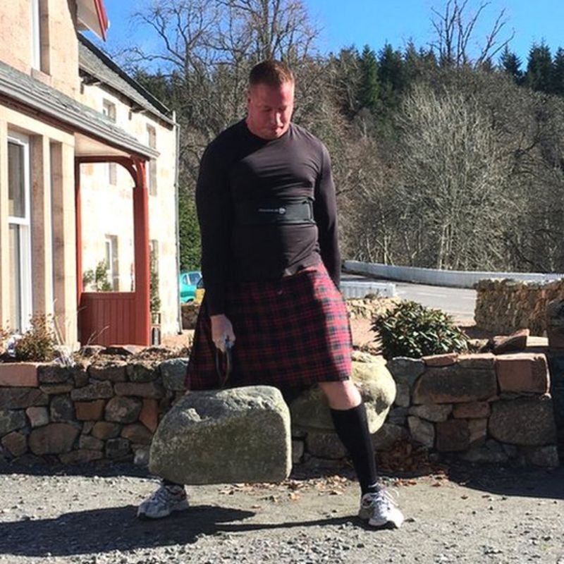 Tourist breaks famous Dinnie Stones lifting record at Potarch - BBC News