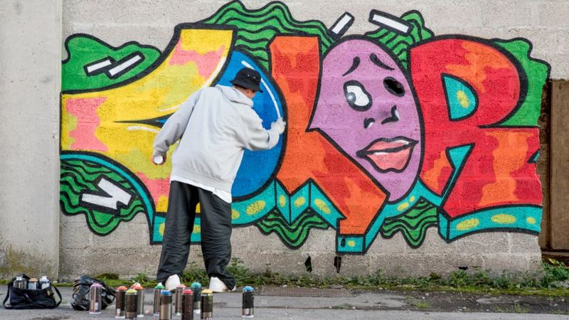 Artists to create legal graffiti walls on Glasgow buildings - BBC News