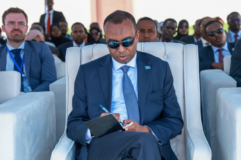 Hadal-heyn weyn oo ka dhalatay mowduuc uu ka hadlay Raysul Wasaare ...