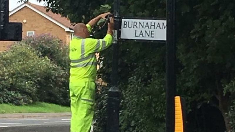 'Whoops. Our bad': Slough council misspells road sign - BBC News