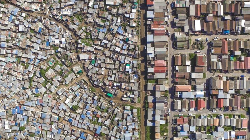 Aerial photos reveal the stark divide between rich and poor - BBC News