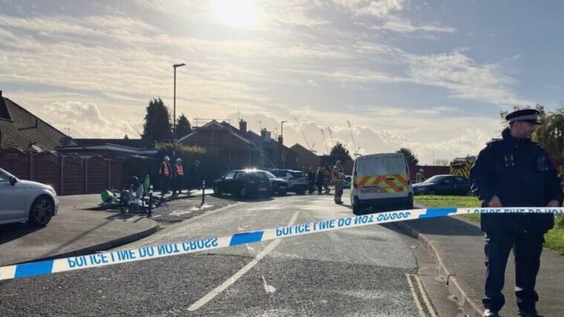Hounslow house fire: Three children among five victims - BBC News