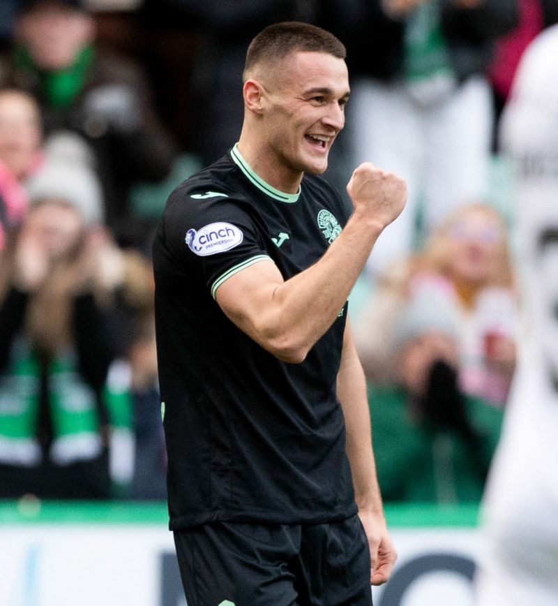 Hibs annul Magennis contract to allow him to join Killie - BBC Sport