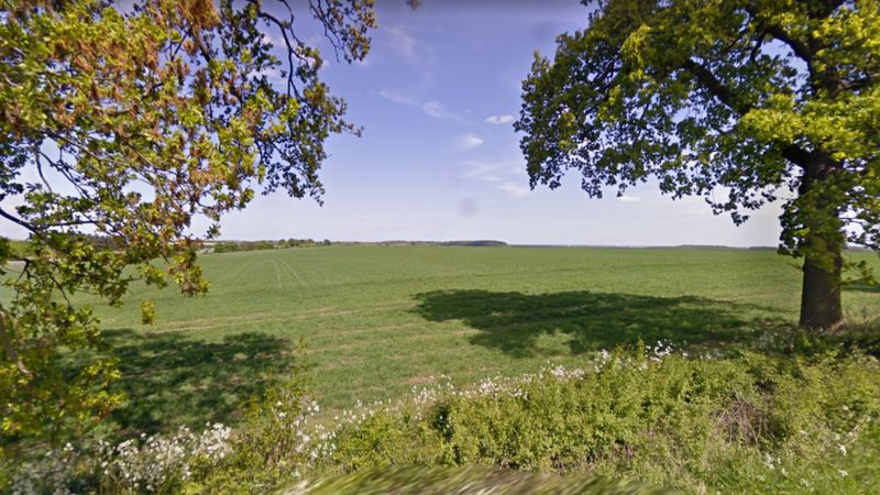 Stagsden solar farm to power 11,500 homes is approved - BBC News