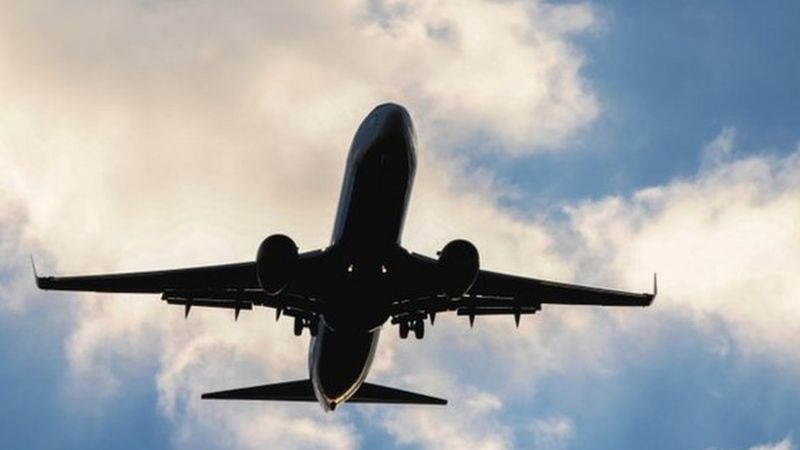 Aviation industry agrees deal to cut CO2 emissions - BBC News