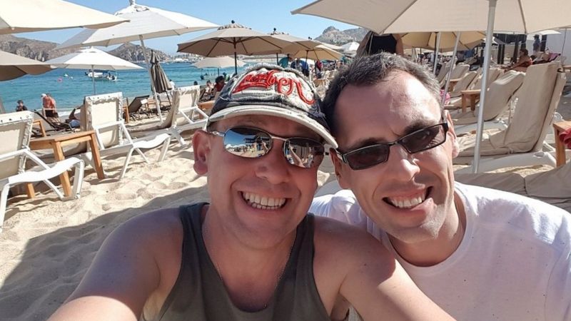 Manx actor Joe Locke calls for gay men blood donation U-turn - BBC News