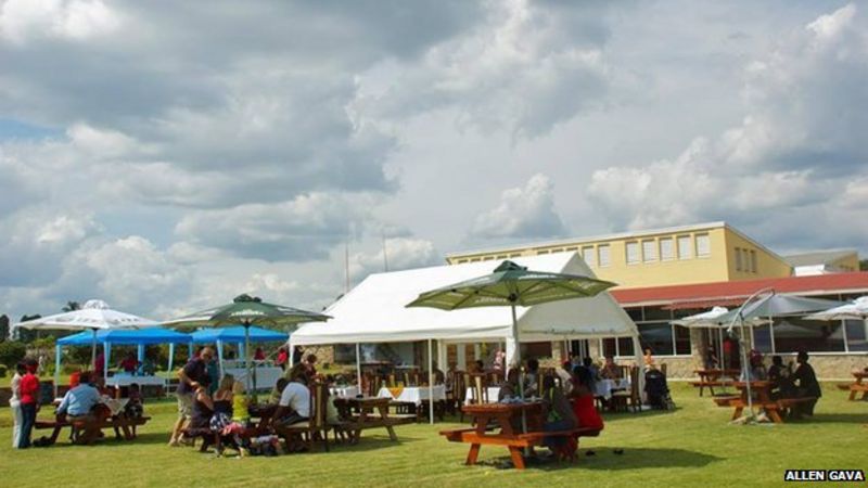 Zimbabwe's booming restaurant scene - BBC News