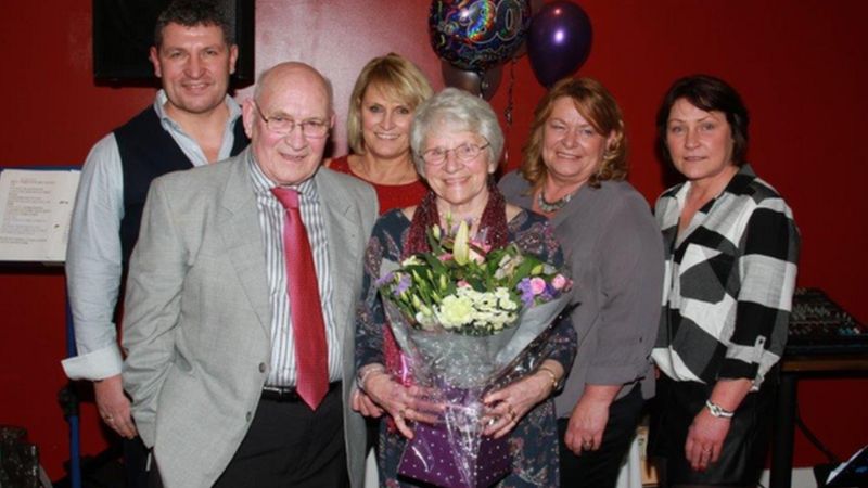 Yr ifanc a ŵyr? Osian Roberts ac Ellis Wyn Roberts - BBC Cymru Fyw