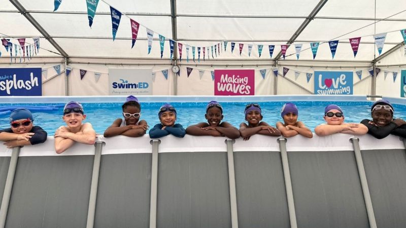 Southampton: Pupils taught to swim in pop-up playground pool - BBC News