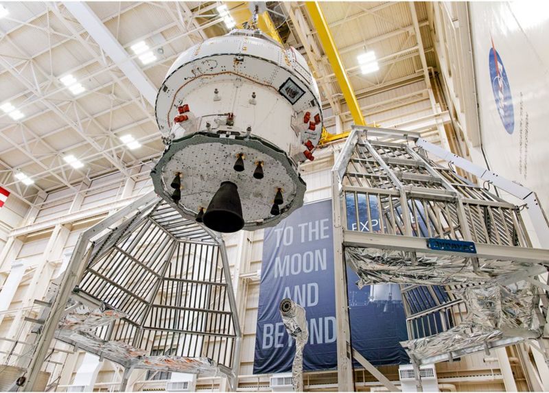 European contract signed for Moon mission hardware - BBC News