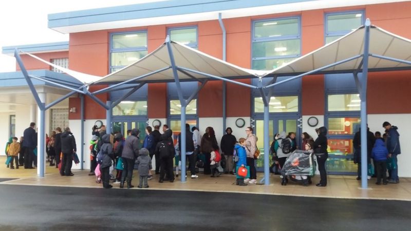 New £9.5m Douglas primary school opens for 300 pupils - BBC News