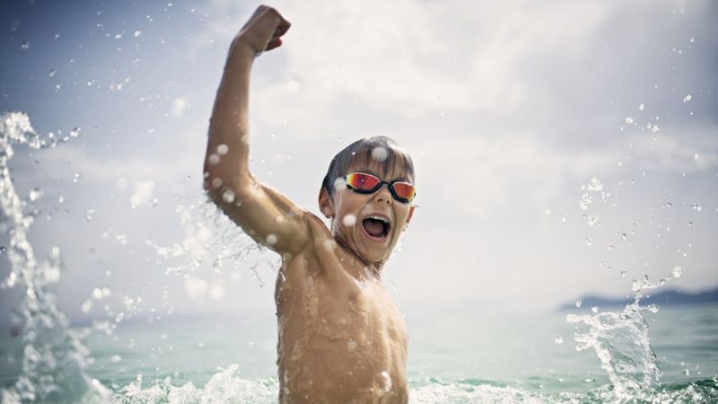 Float to Live: Top tips for staying safe in the water - BBC Newsround