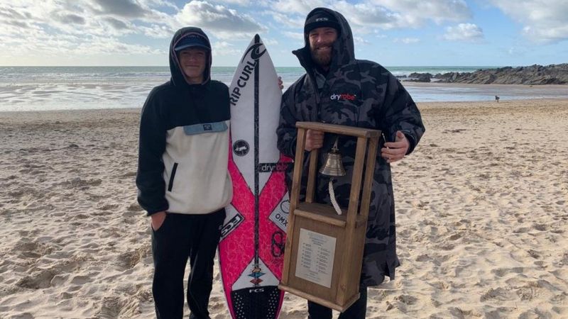 Lukas Skinner: World champion young surfer welcomed home - BBC News