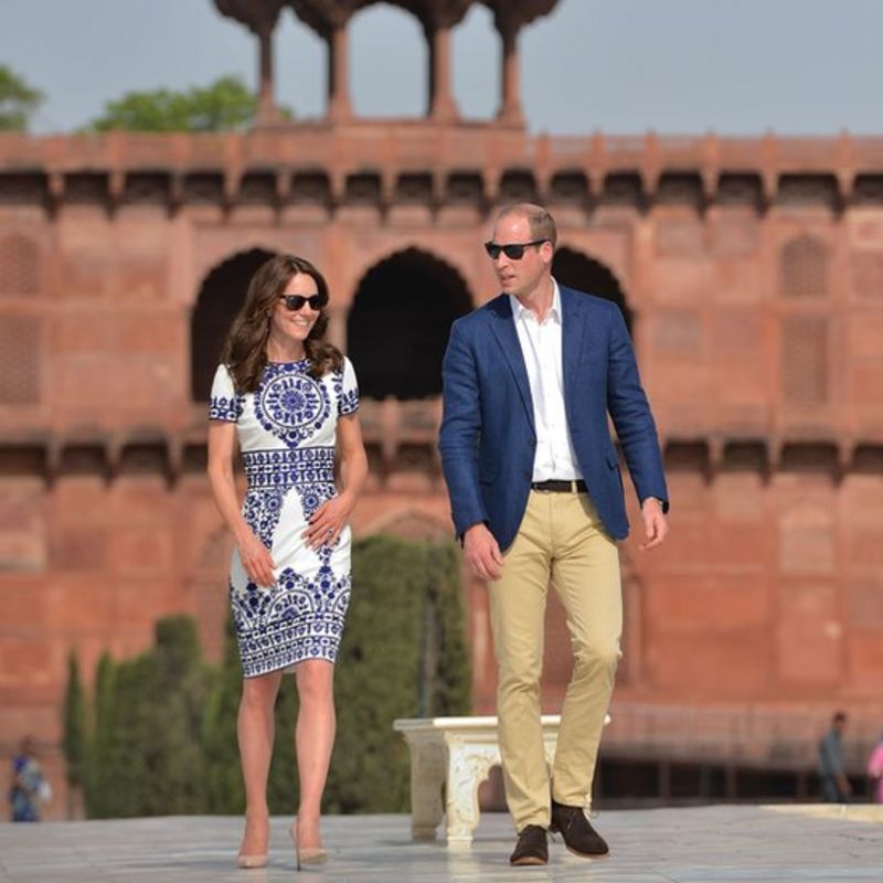 William and Kate pose on Taj Mahal bench - BBC News