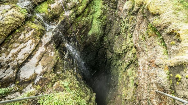 Gaping Gill: Inside as Yorkshire Dales cave opened to the public - BBC News