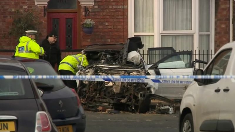 South Shields crash: Driver killed as car ploughs into house - BBC News