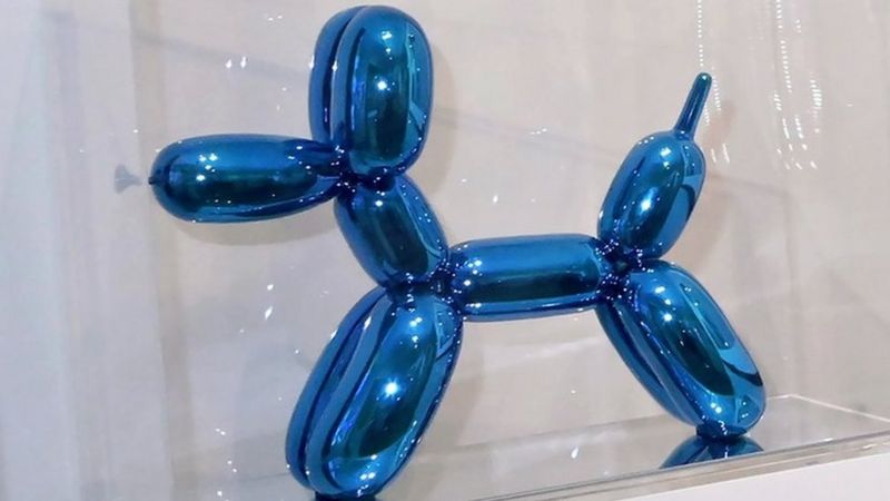 Jeff Koons Balloon Dog: Sculpture smashed at exhibition - BBC Newsround