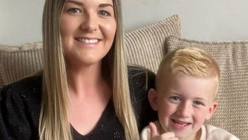 Emerade adrenaline pen users urged to swap brands - BBC News