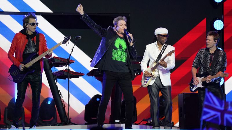 In pictures: Stars throw Party at the Palace for Queen's Platinum ...