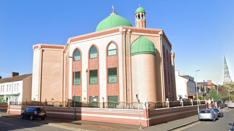 Stockton mosque allowed to broadcast call to prayer weekly - BBC News