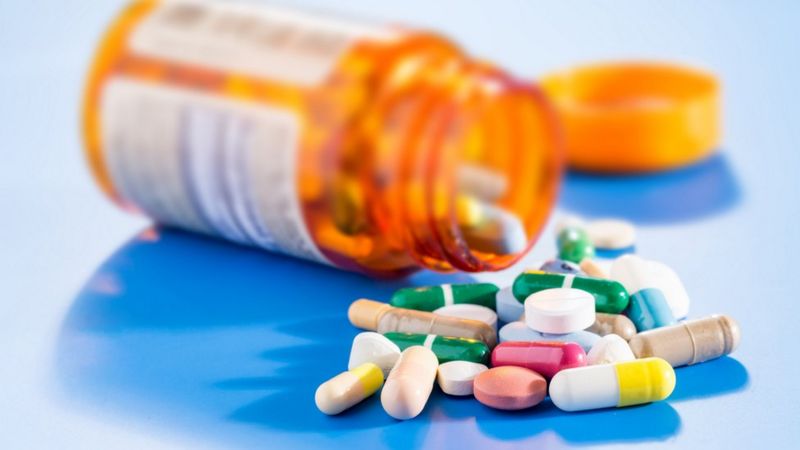 Drugs cocktail 'cut HIV deaths by 27%' - BBC News