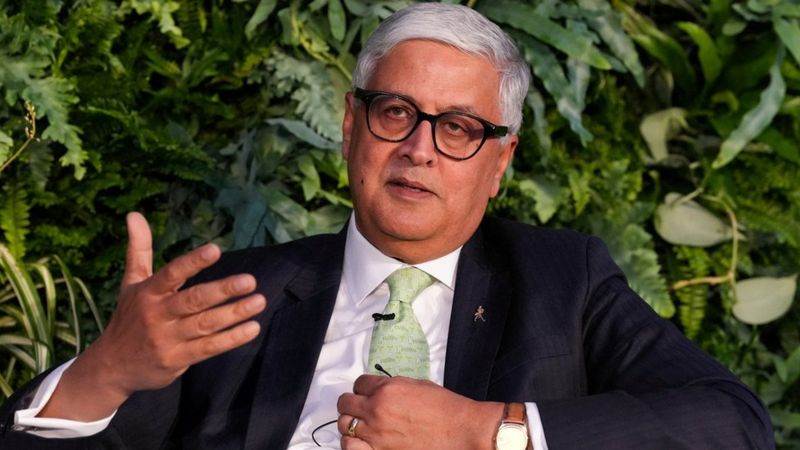 Sir Ivan Menezes: Boss of Guinness maker Diageo dies at 63 - BBC News