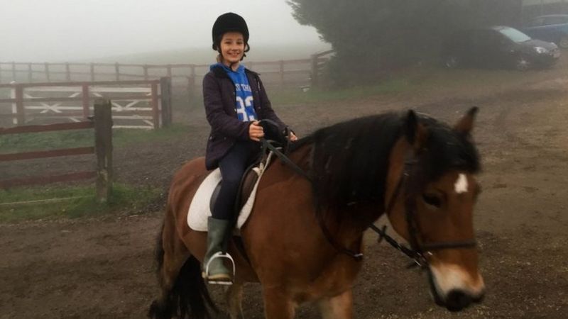 Molly Russell: Instagram extends self-harm ban to drawings - BBC News