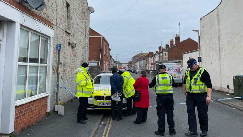 Gloucester stabbing: Murder probe after 16-year-old dies - BBC News