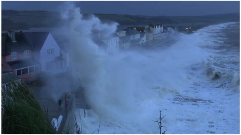 Devon and Cornwall storm: Huge waves and lucky escapes - BBC News