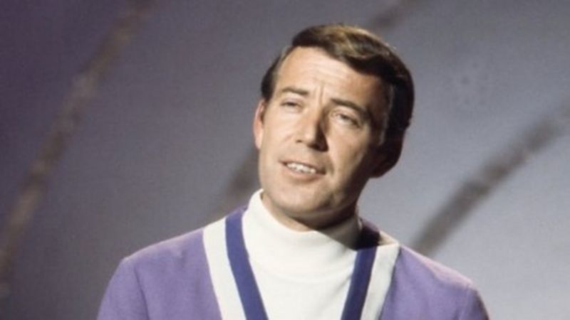 Val Doonican, Irish singer, dies at 88 - BBC News
