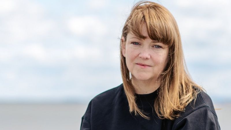 BBC DJ Bethan Elfyn's lung transplant 'emotional rollercoaster' - BBC News