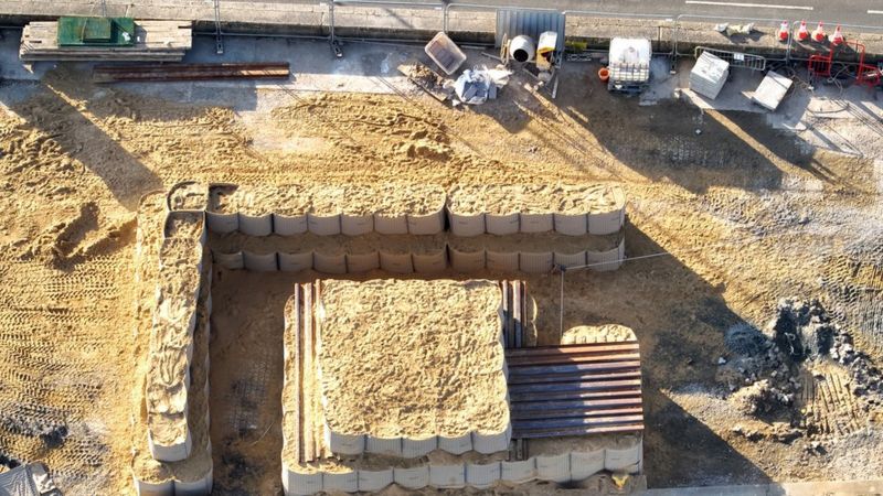 Great Yarmouth: Huge blast after unplanned WW2 bomb detonation - BBC News