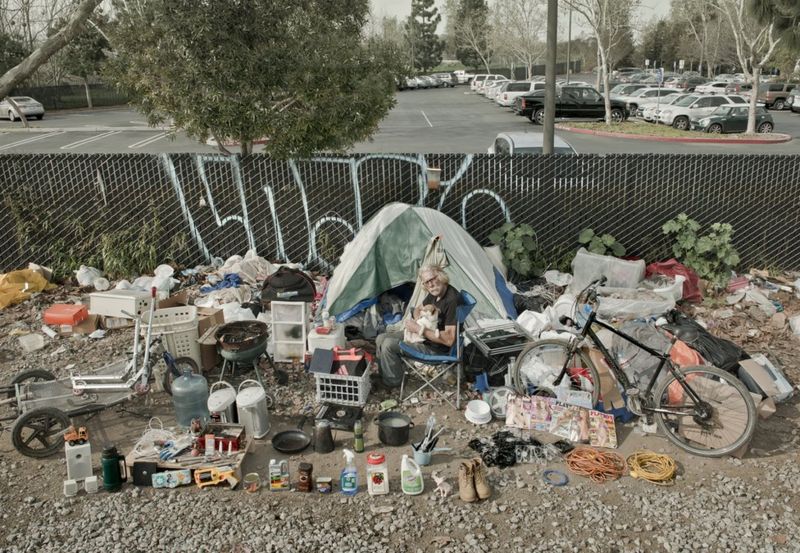 Photographing the things homeless people in California own - BBC News