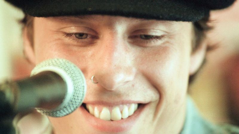 Coronation: Stereophonics singer Kelly Jones to attend - BBC News