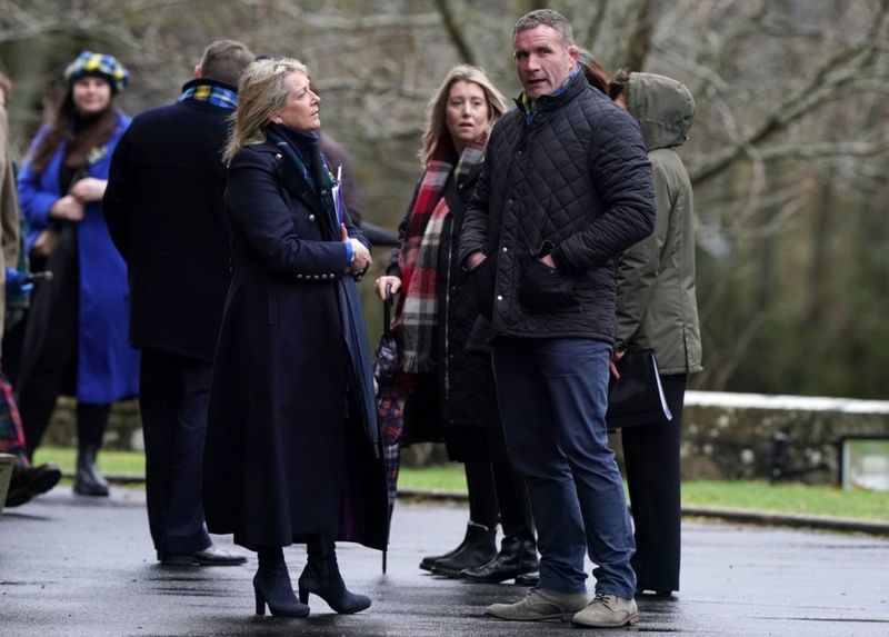 Doddie Weir's sons honour father at memorial - BBC News
