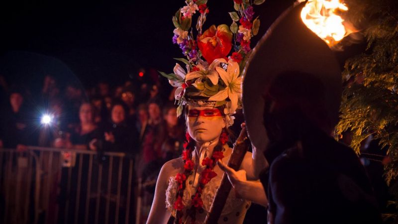 In pictures: Beltane Fire Festival welcomes in the summer - BBC News