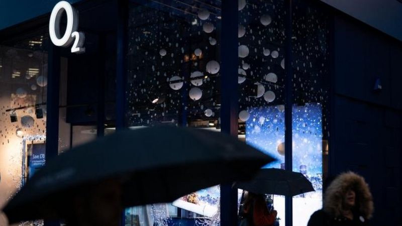 O2 disruption: Operator offers compensation over outage - BBC News