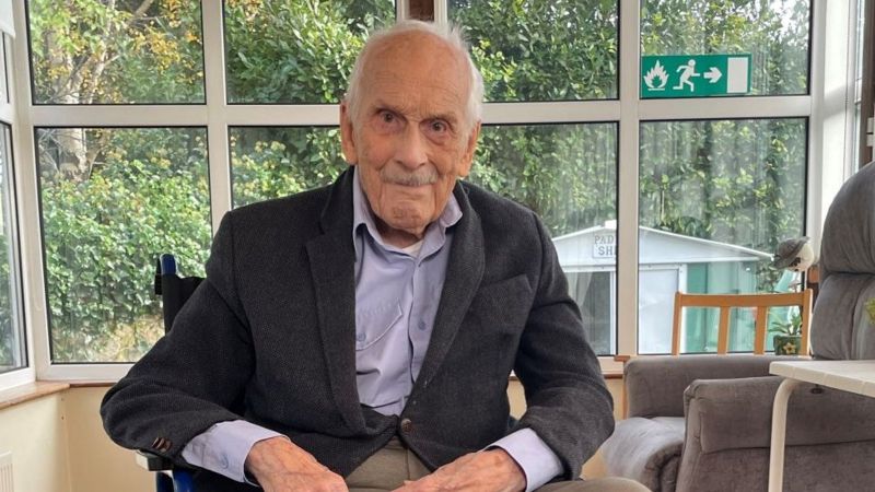 Battle of Britain: Pilot John Hemingway says he was lucky to survive ...