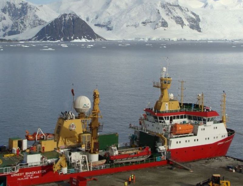 Polar ship's Antarctic base gets £100m upgrade - BBC News