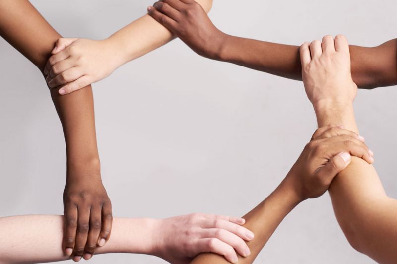 Implicit bias: Is everyone racist? - BBC News