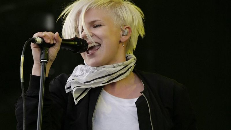 Robyn: 'I didn't want to be a role model' - BBC News